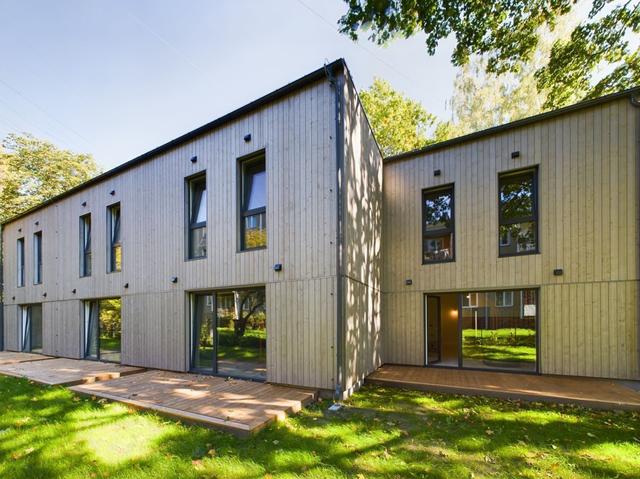 Rindu māja pašā Juglas sirdī