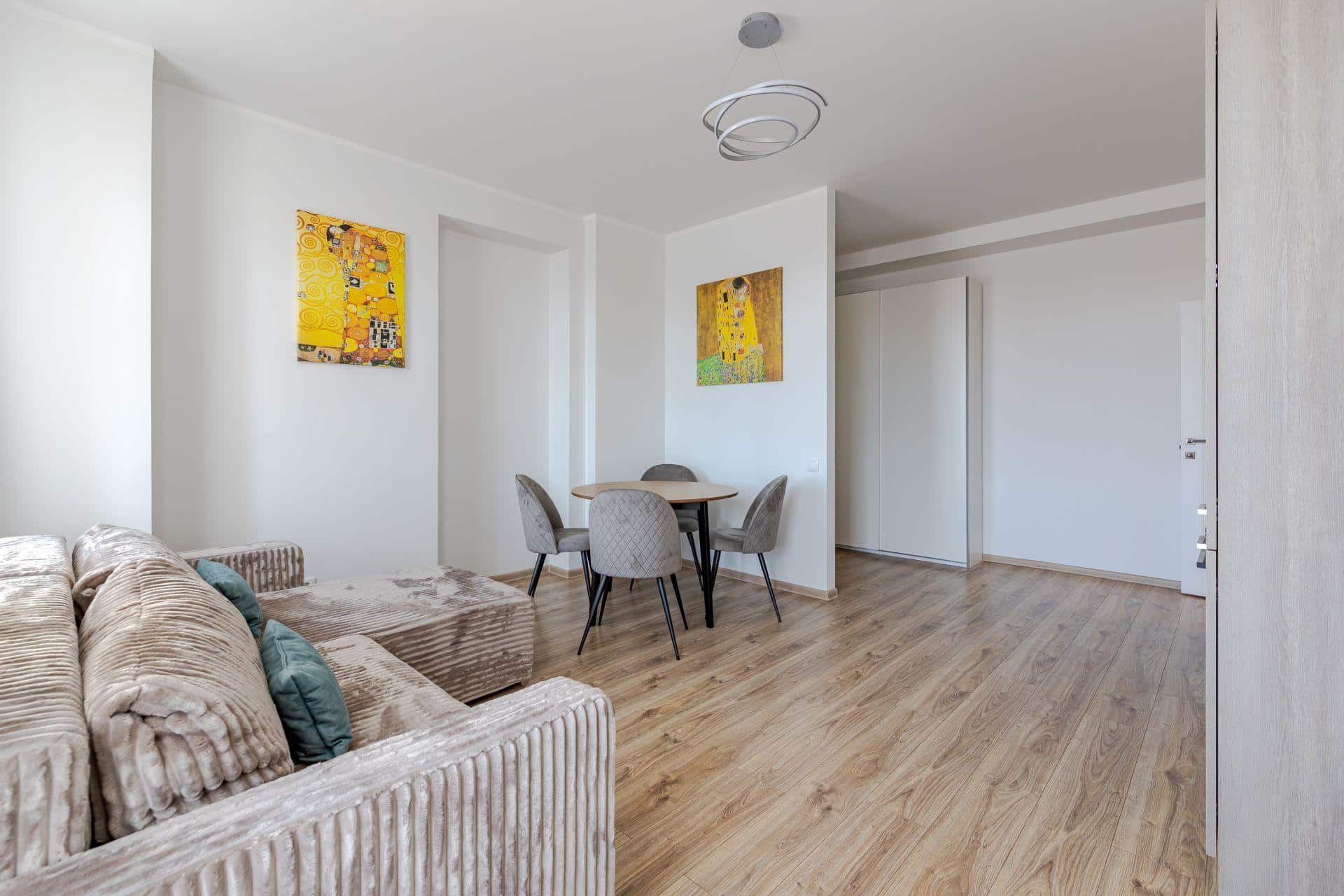 Dzīvoklis renovētā ēkā - Latvia Sotheby’s International Realty